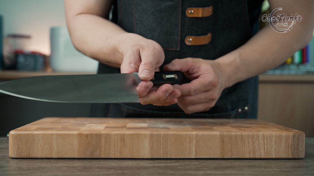 How to hold your Chef's Knife - Knife Gripping Styles - ChefPanko